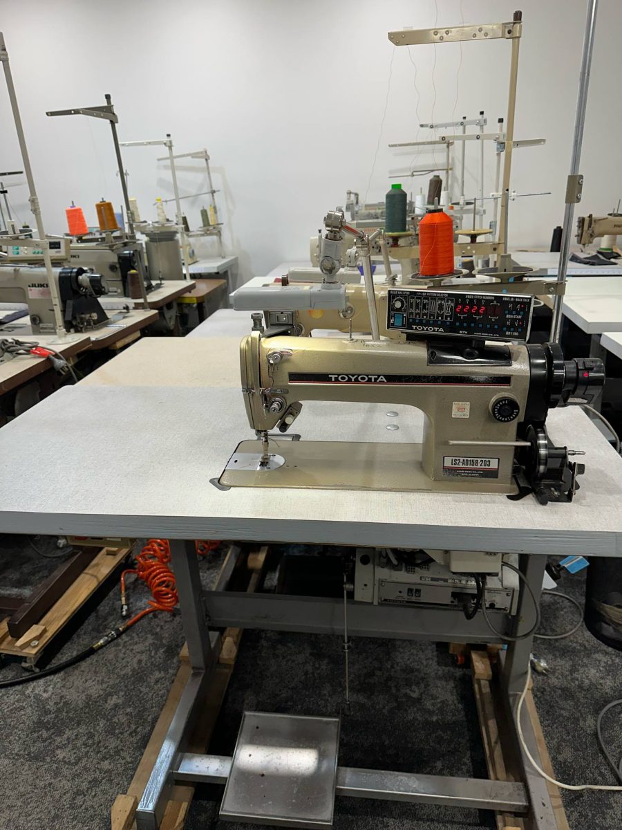 Toyota LS2 Automatic sewing machine for heavy materials Toyota LS2 ...
