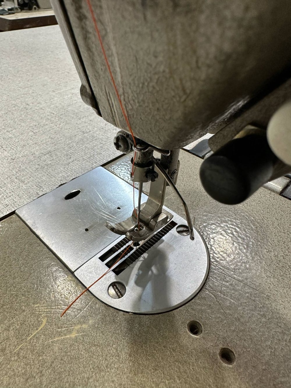 Toyota LS2 Automatic sewing machine for heavy materials Toyota LS2 ...