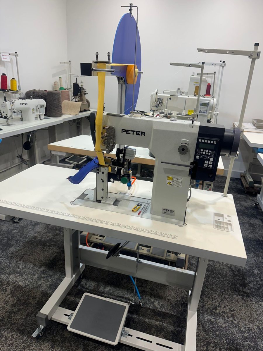 Post bed sewing machine for cap - Peter Industrial Sewing Machines