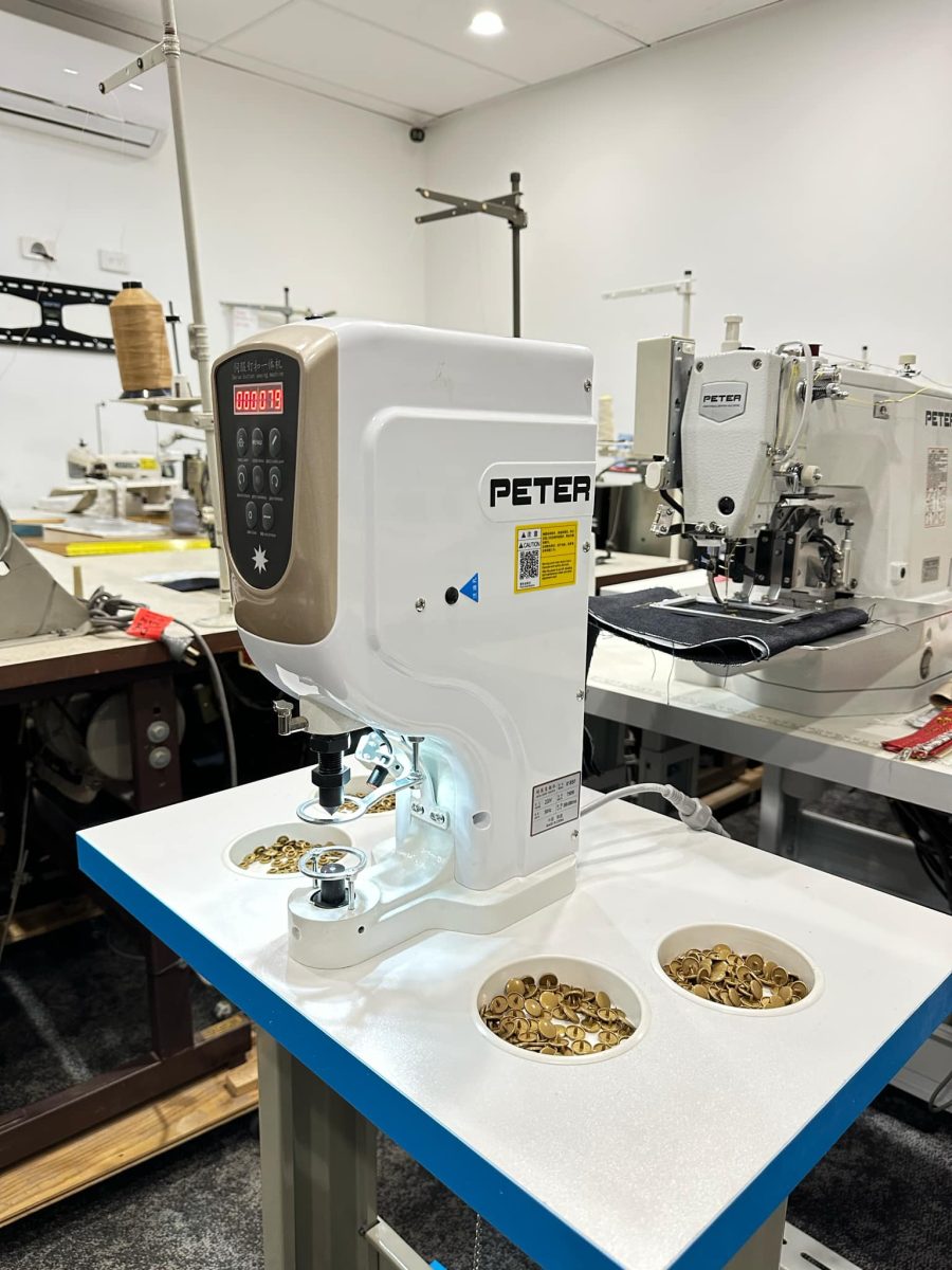 Button press machine - Peter Industrial Sewing Machines